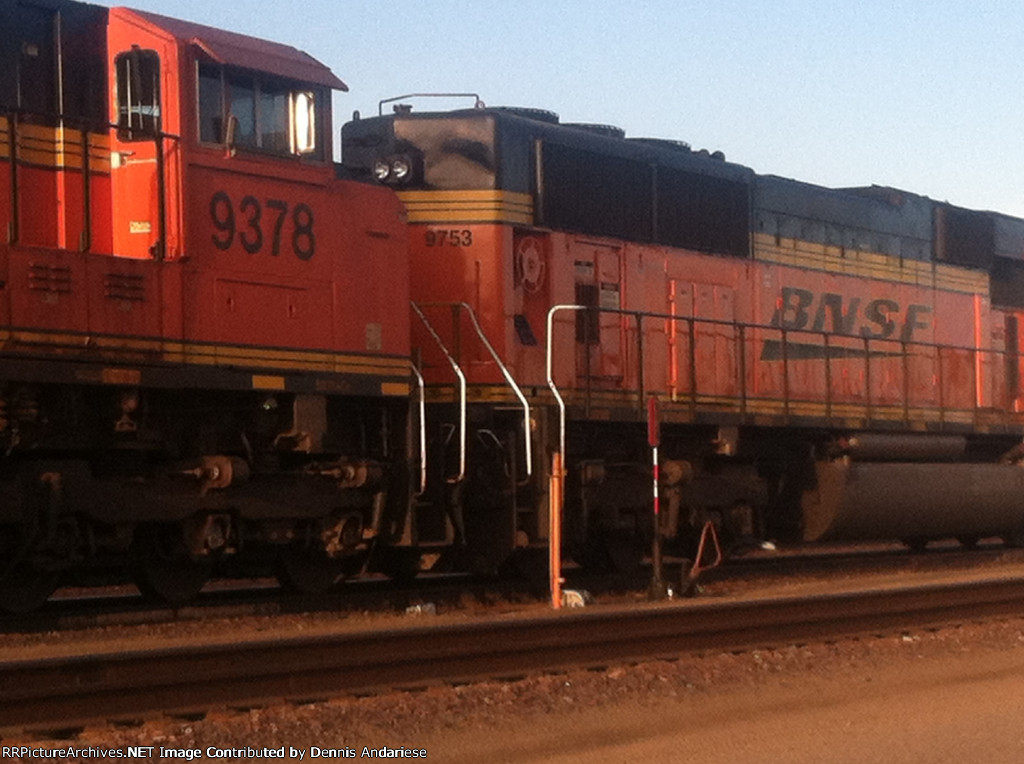 BNSF 9753 and BNSF 9378 at Harve